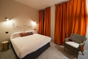So & Leo Guest House (Liguria, Genova, Via di Sottoripa, 1), otel  Cenova'dan