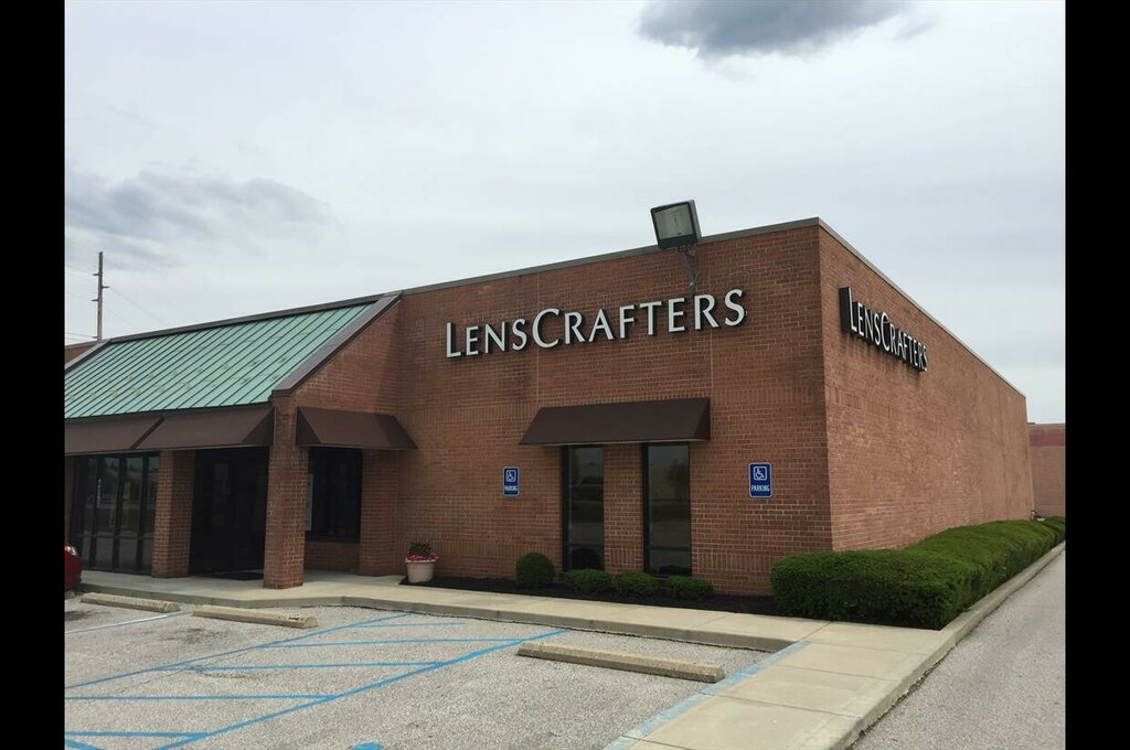 Giyim mağazası LensCrafters, İndiana Eyaleti, foto