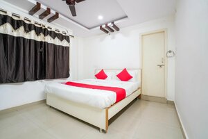 Oyo 68404 Sa Thirumala Residency (State of Madhya Pradesh, Bagh), otel  Haydarabat'tan