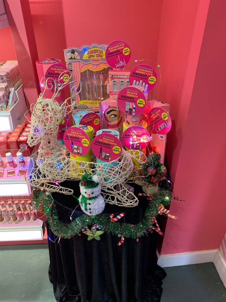 Güzellik salonu Benefit Cosmetics Brows a Go-Go, Hong Kong, foto