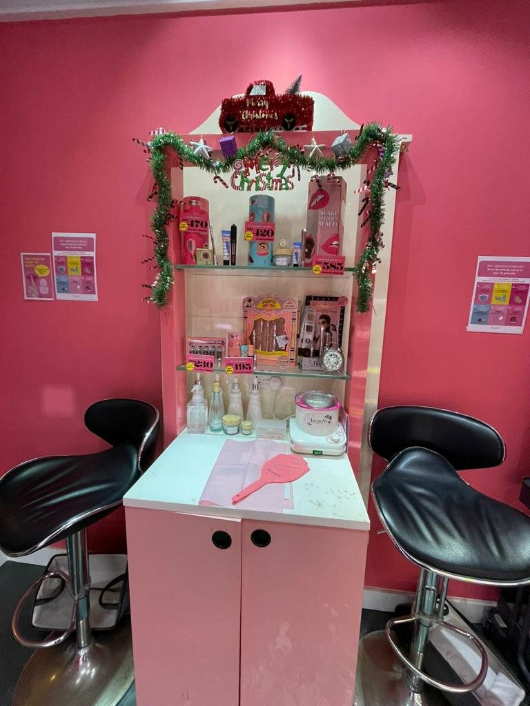Güzellik salonu Benefit Cosmetics Brows a Go-Go, Hong Kong, foto