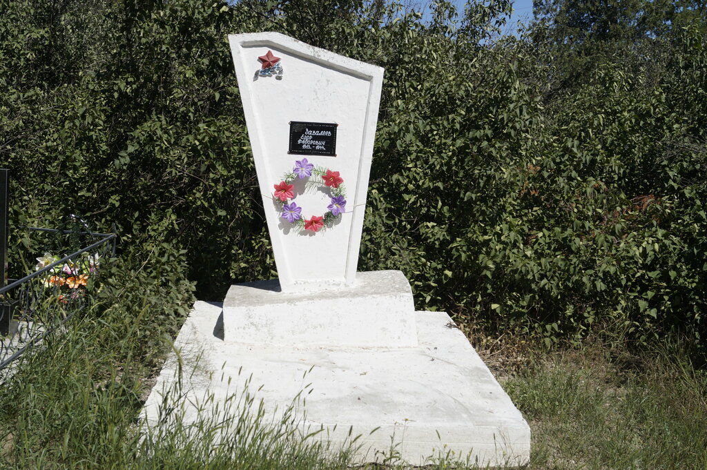 Ünlü kişilerin mezarları Подпольщик Е.Ф. Завалеев, Kırım Cumhuriyeti, foto