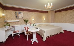 Hotel Ostrov (Středočeský kraj, Nymburk, Na Kopicaku), otel  Nymburk'tan