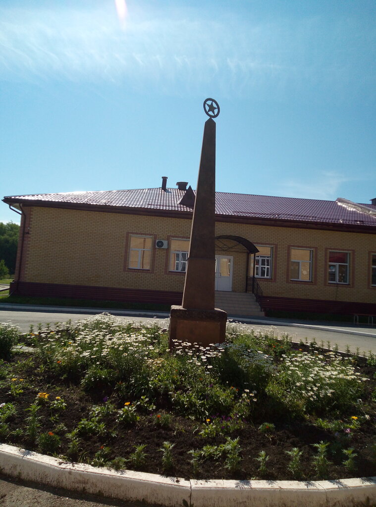 Anıt, heykel Воинам-землякам, погибшим на фронтах Великой Отечественной войны, Tümen (Tiumenskaya) oblastı, foto