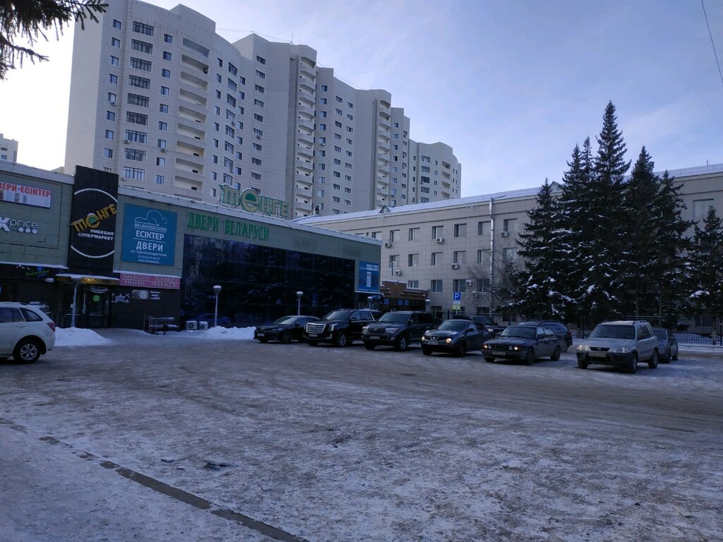Otoparklar Parking lot, Astana, foto