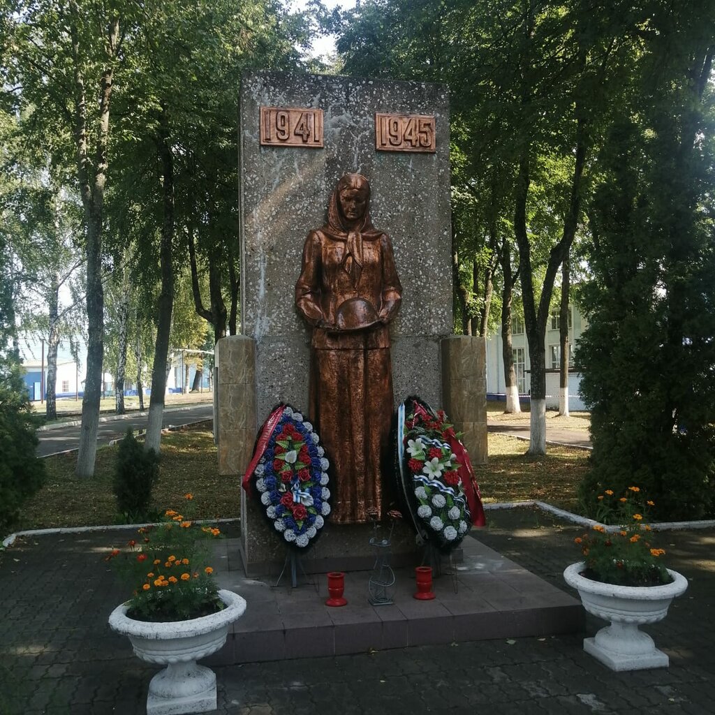 Anıt, heykel Воинам-вагонникам, Uneça, foto