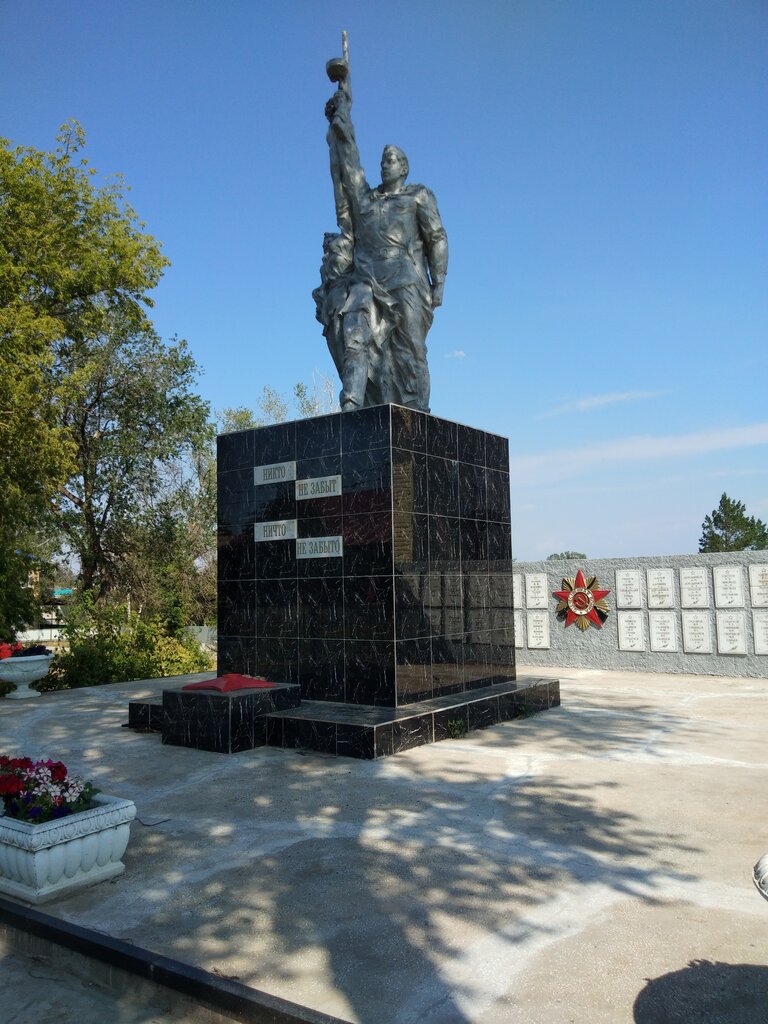 Anıt, heykel Павшим героям села Чесноковка, Orenburgskaya oblastı, foto