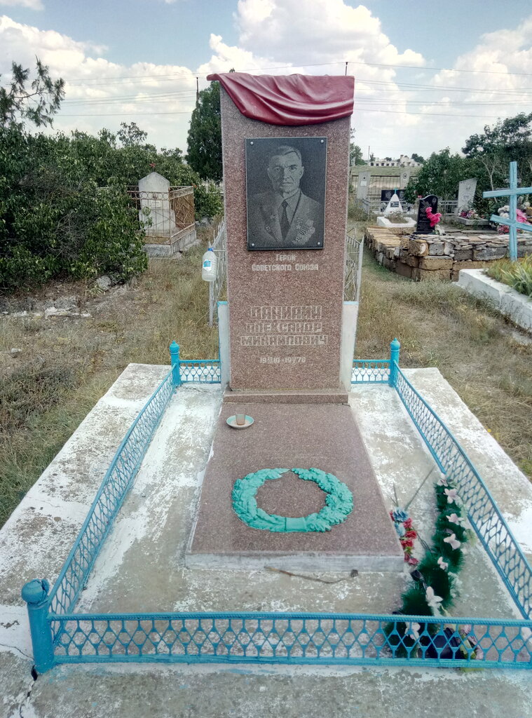 Ünlü kişilerin mezarları Герой Советского Союза А.М. Данилин, Kırım Cumhuriyeti, foto