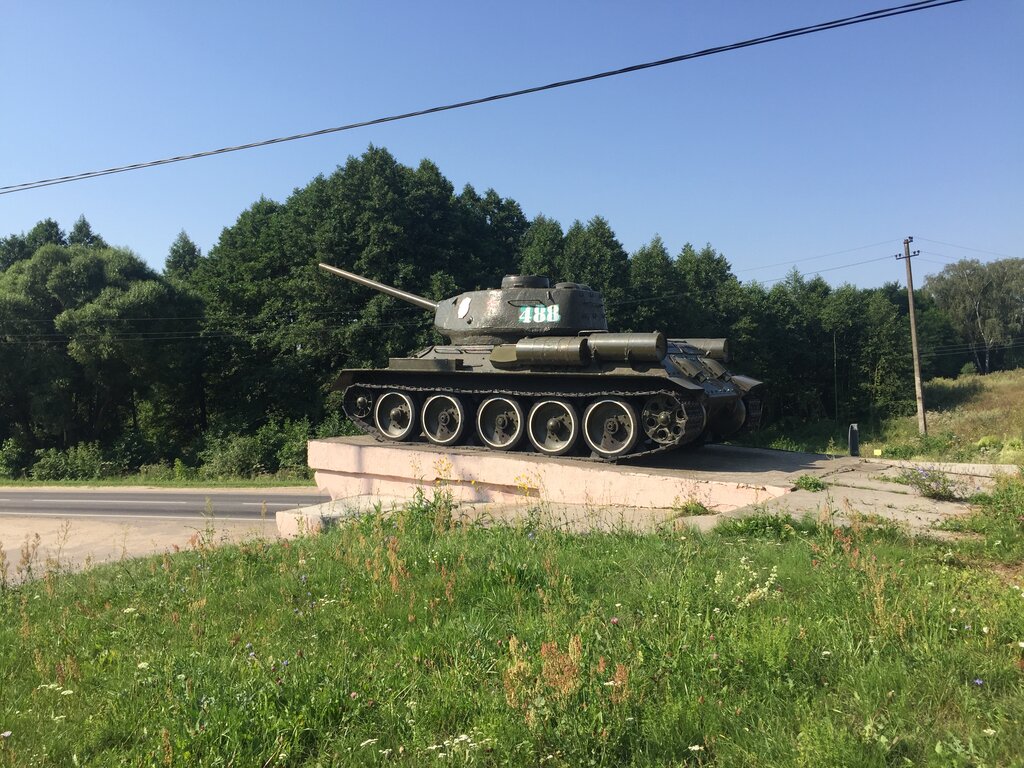 Teknoloji anıtı Танк Т-34, Brianskaya oblastı, foto