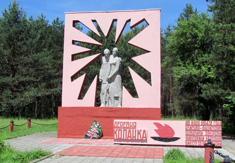 Anıt, heykel Сожженным деревням, Gomelskaya oblastı, foto