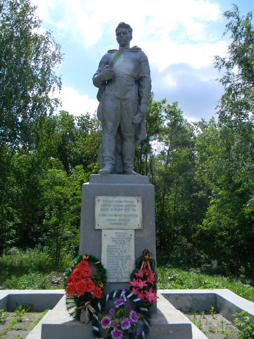 Anıt, heykel Братская могила воинов, Harkivska oblastı, foto