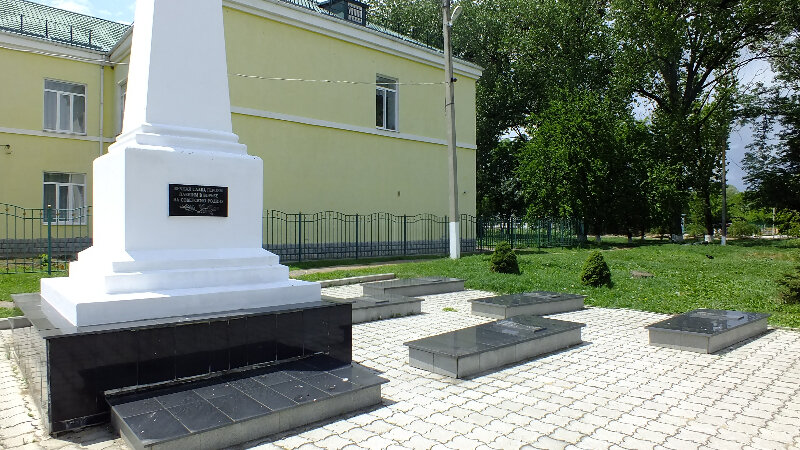 Anıt, heykel Братская могила, Stavropolski krayı, foto