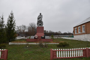 Мемориал Великой Отечественной войны (Belgorod Region, Shebekinskiy munitsipalny okrug, selo Sereda), anıt, heykel  Belgorodskaya oblastından