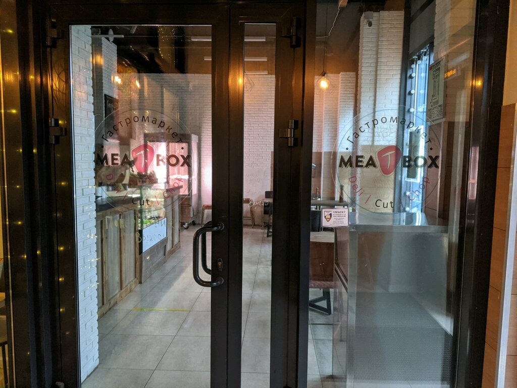 Kasap, şarküteri Meatbox, Saint‑Petersburg, foto