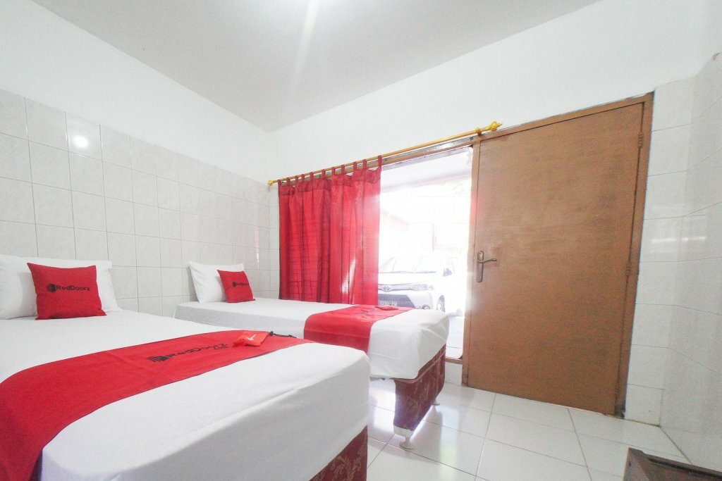 Otel RedDoorz @ Tretes 2, , foto