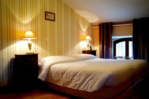 Hotel Logis - Chateau de Beauregard (Occitanie, Ariège, Arrondissement de Saint-Girons, Saint-Girons, Avenue de la Résistance), otel