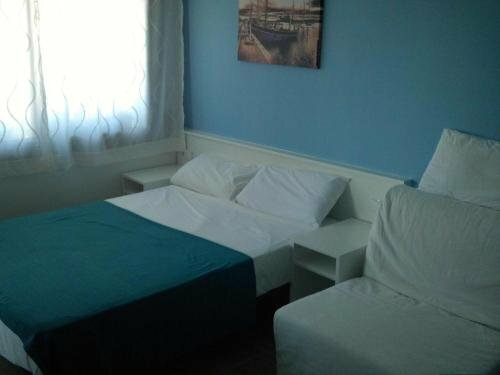 Otel Hostal Cubelles, Katalonya, foto