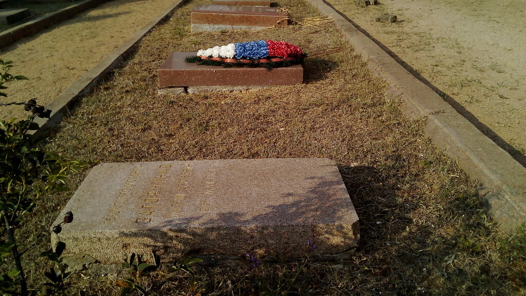 Ünlü kişilerin mezarları Герой Советского Союза Д.С. Загорулько, Sevastopol, foto