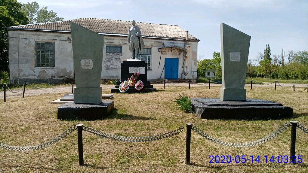 Anıt, heykel Братская могила, Rostovskaya oblastı, foto
