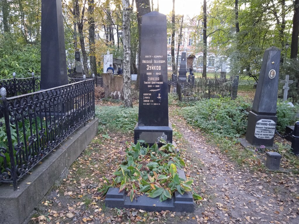 Ünlü kişilerin mezarları Контр-адмирал Н.И. Зуйков, Saint‑Petersburg, foto