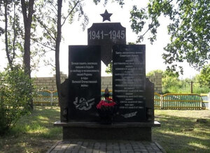 Братская могила (Magiliowski rajon, Sidaravicki sieĺsaviet, vioska Lykava, Tsentralnaya ulitsa), anıt, heykel  Mogiliovskaya oblastından