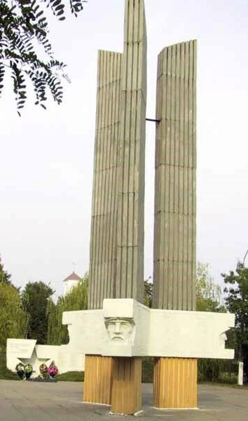 Anıt, heykel Советским воинам, партизанам и землякам, Kletsk, foto