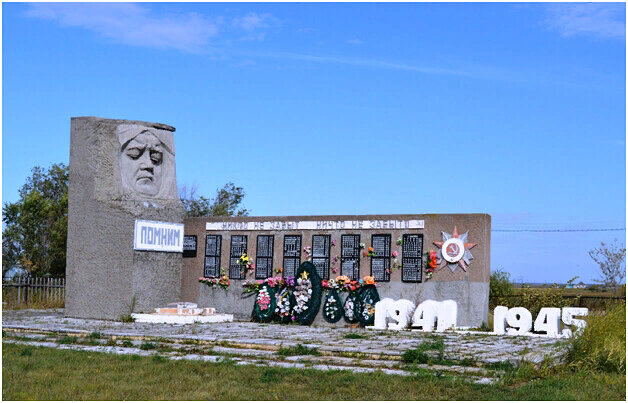 Anıt, heykel Жителям, павшим в Великой Отечественной войне, Çeliabinskaya oblastı, foto