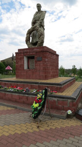Мемориал Великой Отечественной войны (Belgorod Region, Chernyanskiy rayon, Lubyanskoye selskoye poseleniye, selo Lubyanoye-Pervoye, Shkolnaya ulitsa), anıt, heykel  Belgorodskaya oblastından