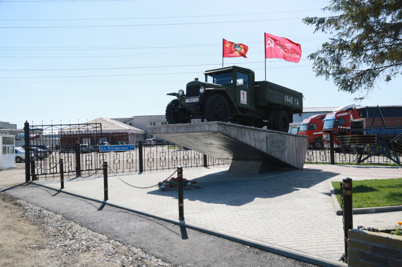 Anıt, heykel Грузовик ЗиС-5 - памятник водителям, погибшим в Великую Отечественную войну, Barnaul, foto