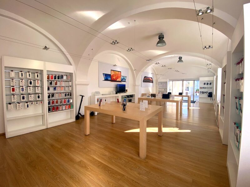 Telekomünikasyon ekipmanları C&c Olbia - Rivenditore Apple, Sardunya, foto