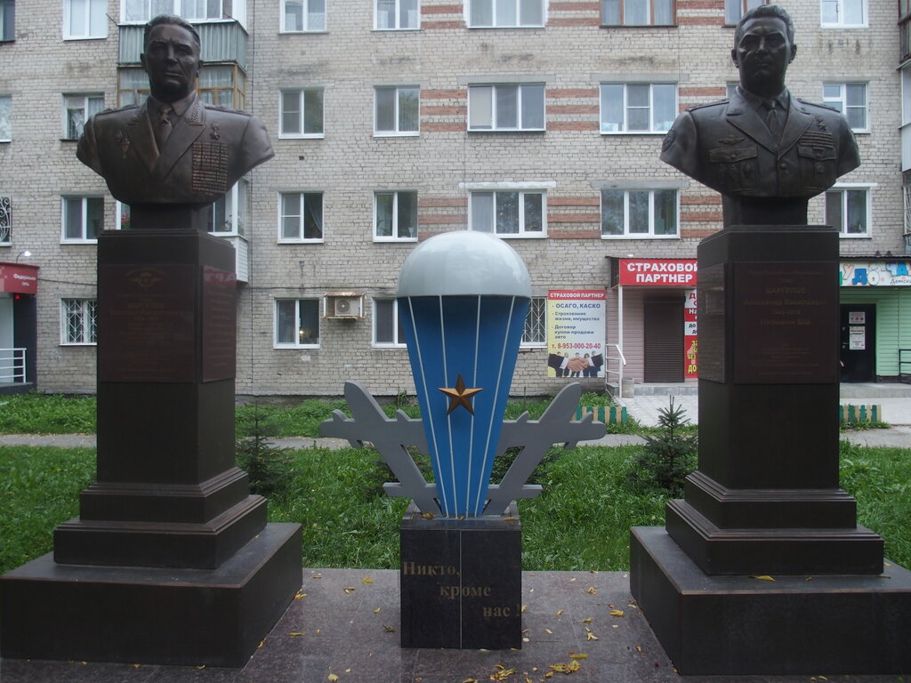 Anıt, heykel В.Ф. Маргелов, Bogdanoviç, foto