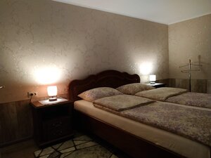 Izumrudnyy (Izumrudnaja vulica No:4, Brest), otel  Brest'ten