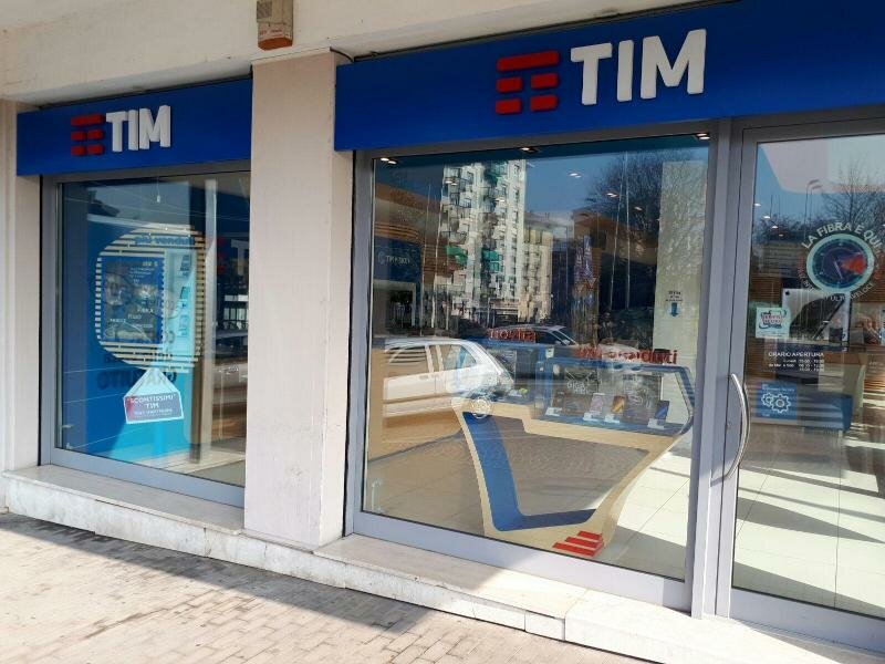 Telekomünikasyon ekipmanları Tim, Udine, foto