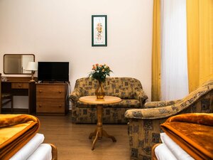 Hotel Europa (Lower Silesian Voivodeship, miasto Jelenia Góra, ulica 1 Maja, 16), otel  Jelenia Gora'dan