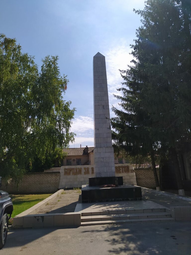 Anıt, heykel Борцам за власть Советов, Volgogradskaya oblastı, foto