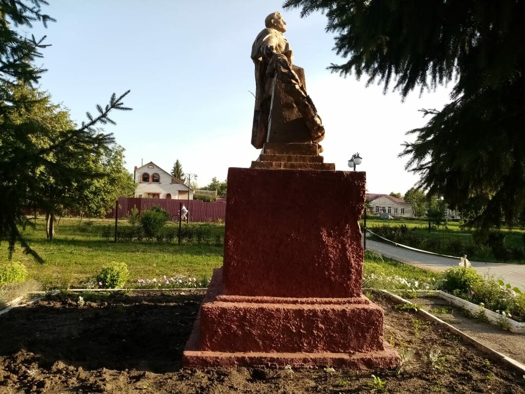 Anıt, heykel Братская могила, Kurskaya oblastı, foto