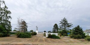 Мемориал Родина–мать с братской могилой советских воинов (Krasnodar Territory, Kalininskiy rayon, Dzhumaylovskoye selskoye poseleniye, khutor Dzhumaylovka), anıt, heykel  Krasnodarski krayından
