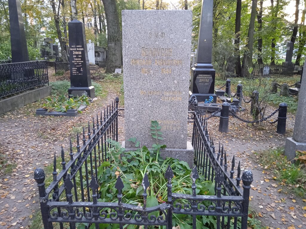 Ünlü kişilerin mezarları Подполковник Николай Алексеевич Белоусов, Saint‑Petersburg, foto