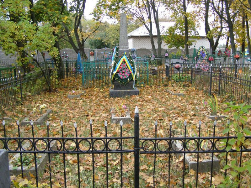 Anıt, heykel Братская могила воинов, Chernigov, foto