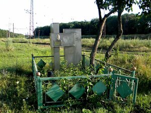 Могила рядового Макара Макаровича Киряхно (Dnipropetrovska Region, Sinelnikovskiy District, selyshche miskoho typu Pysmenne), anıt, heykel  Dnepropetrovsk Bölgesi'nden