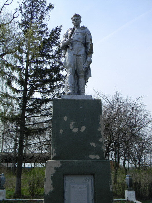Anıt, heykel Братская могила воинов, Harkivska oblastı, foto