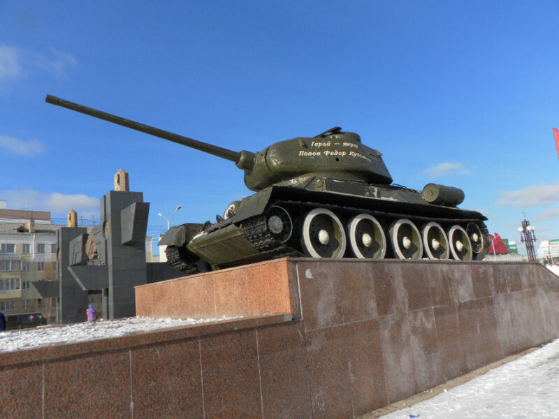 Teknoloji anıtı Танк Т-34-85, Yakutsk, foto