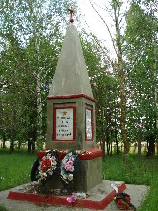 Anıt, heykel Монумент Великой Отечественной войны, Nijegorodskaya oblastı, foto