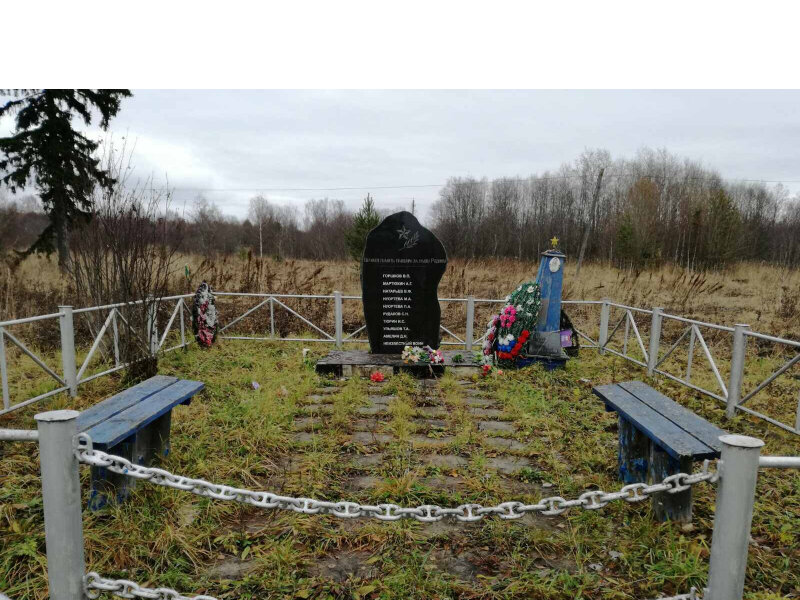 Anıt, heykel Братская могила советских подпольщиков, Karelya, foto