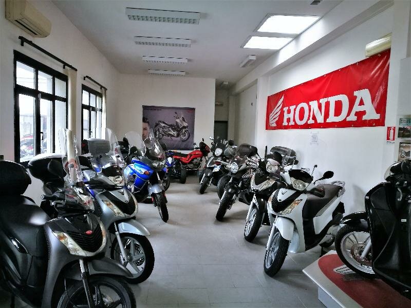 Motosiklet satışı Vannucci Rms Motor riparazione vendita moto scooter, Livorno, foto