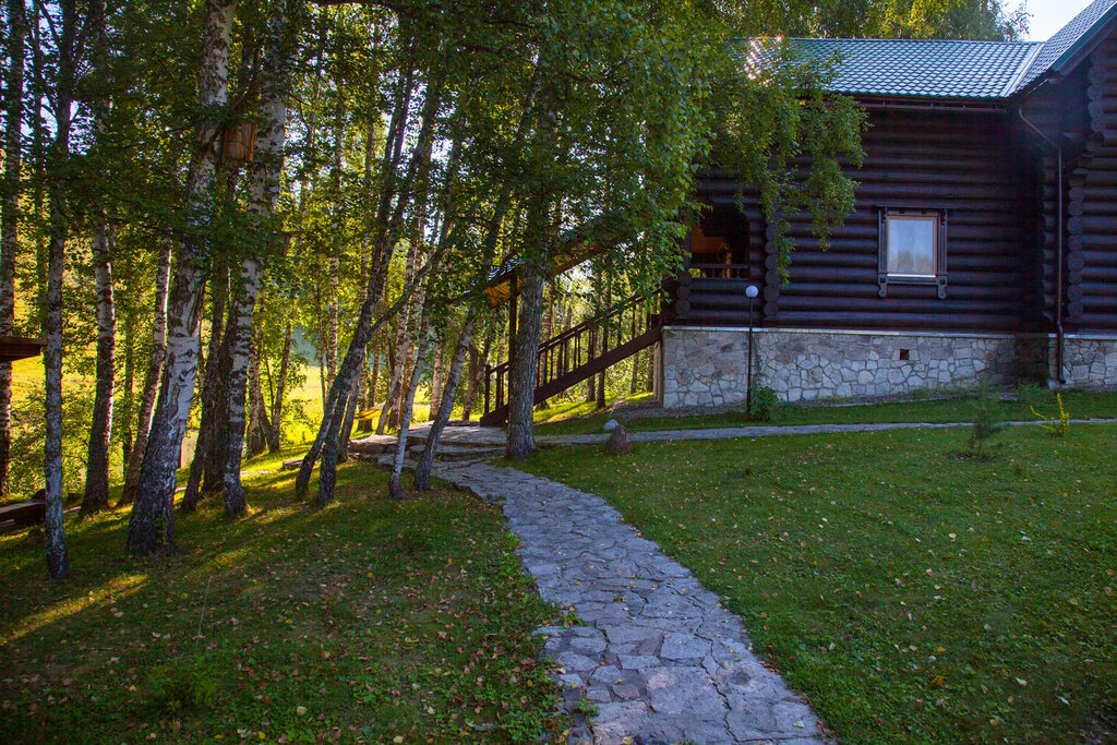 Turistik tesisler Cheremshanka, Altayski krayı, foto