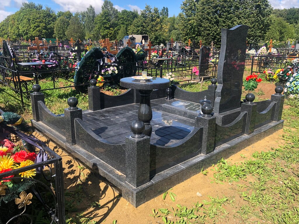 Heykel ve mezarlık taşı üreticileri Ip Chirkin Venev-Granit, Veniov, foto