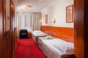Hotel Cristal Park (Lesser Poland Voivodeship, Tarnów, ulica Romualda Traugutta, 5), otel  Tarnow'dan