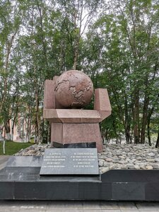 В честь боевого содружества стран антигитлеровской коалиции в годы Великой Отечественной войны (Murmansk, Chelyuskintsev Street), anıt, heykel  Murmansk'tan