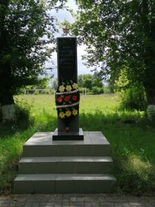 Погибшим землякам в годы Великой Отечественной войны (Kursk Region, Zheleznogorskiy rayon, Ryshkovskiy selsovet, selo Ryshkovo), anıt, heykel  Kurskaya oblastından